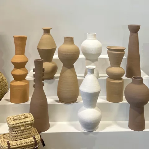 Poteries en terre cuite et pièce uniques et jarre en terre du Maroc